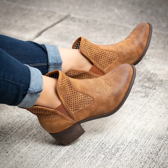 Pierre Dumas | Shoes | Clearance Tan Western Distressed Laser Cut Ankle ...
